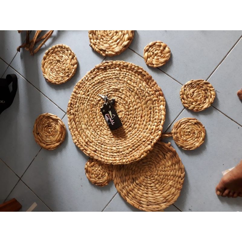 Round water hyacinth coasters, 10cm diameter, jogja aesthetic woven ...