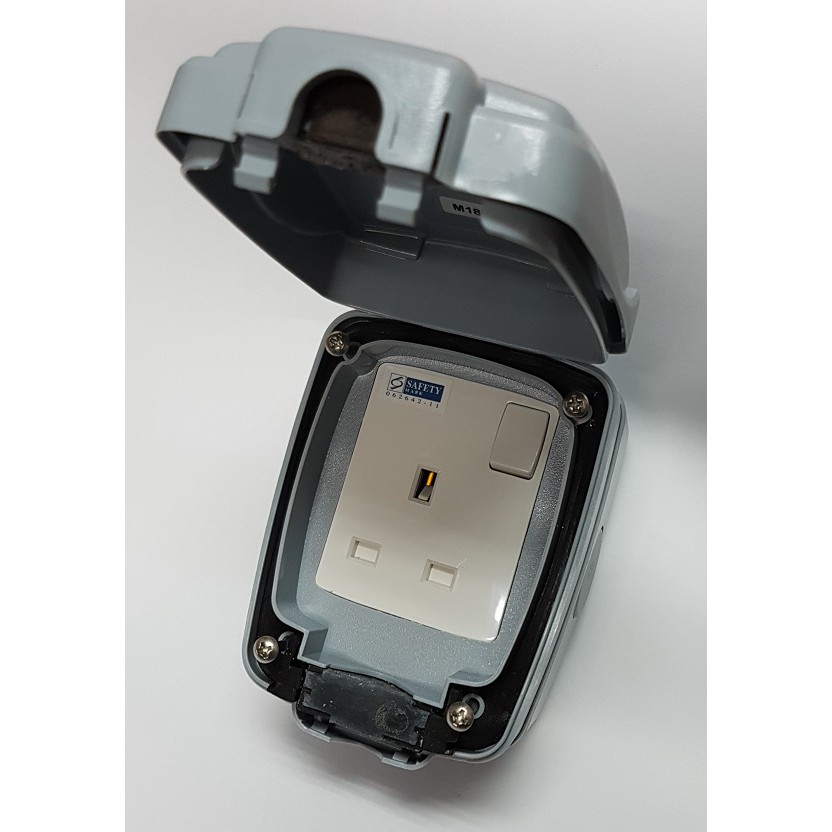 MK Masterseal™ Compact Weatherproof Switch Socket Outlet 13A, IP66 ...