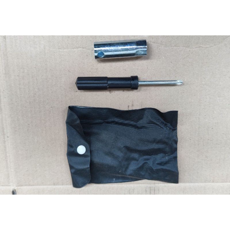 Tools / tool set / tool kit: - duck spark plug key - combination ...