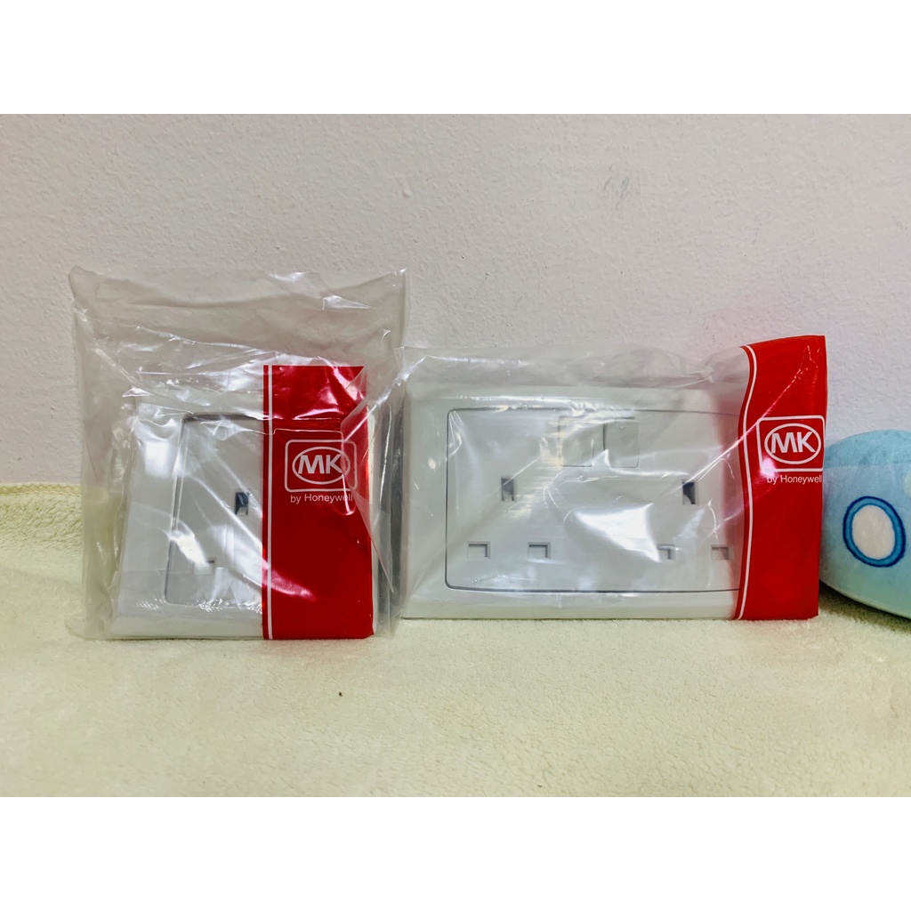 [MK] 1 2 Gang 13A 250V SP Switched Socket Outlet S2747 S2757 White with ...