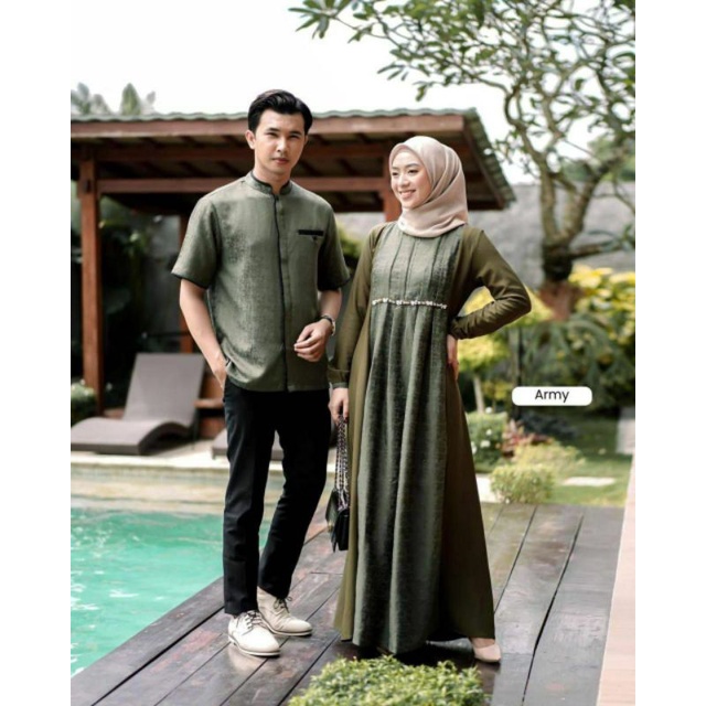 Muslim Couple - Father And Mother Family Couple - Muslim Uniform ...