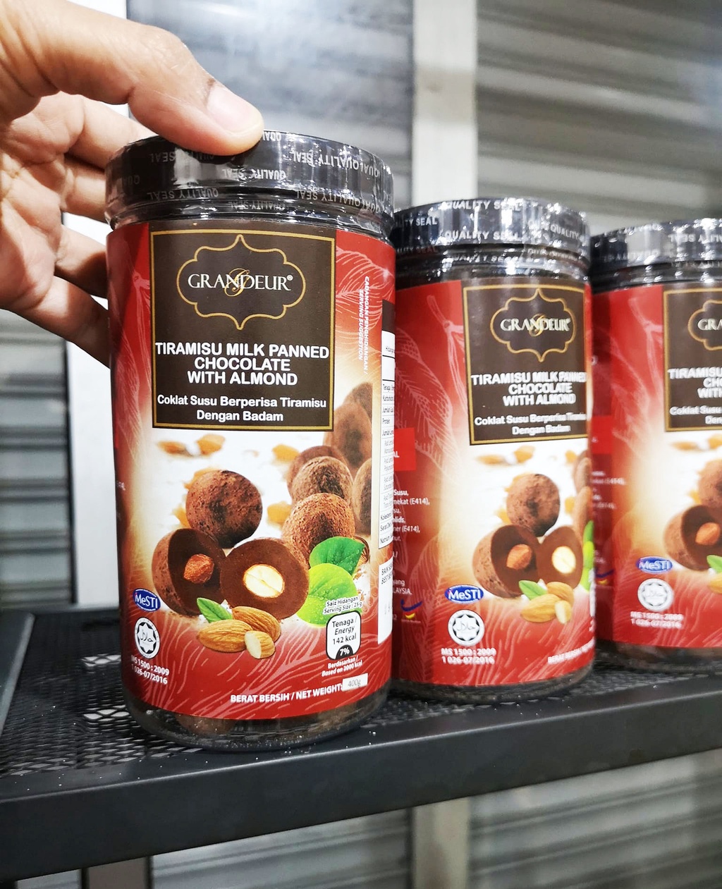 GRANDEUR Tiramisu Milk Panned CHOCOLATE With Almond 400g Coklat ...