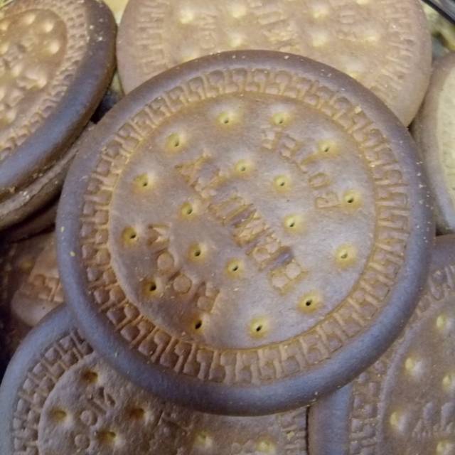 Marie Gosong Biscuits / Pack / 350gr | Biskuit Marie Gosong / Pack ...