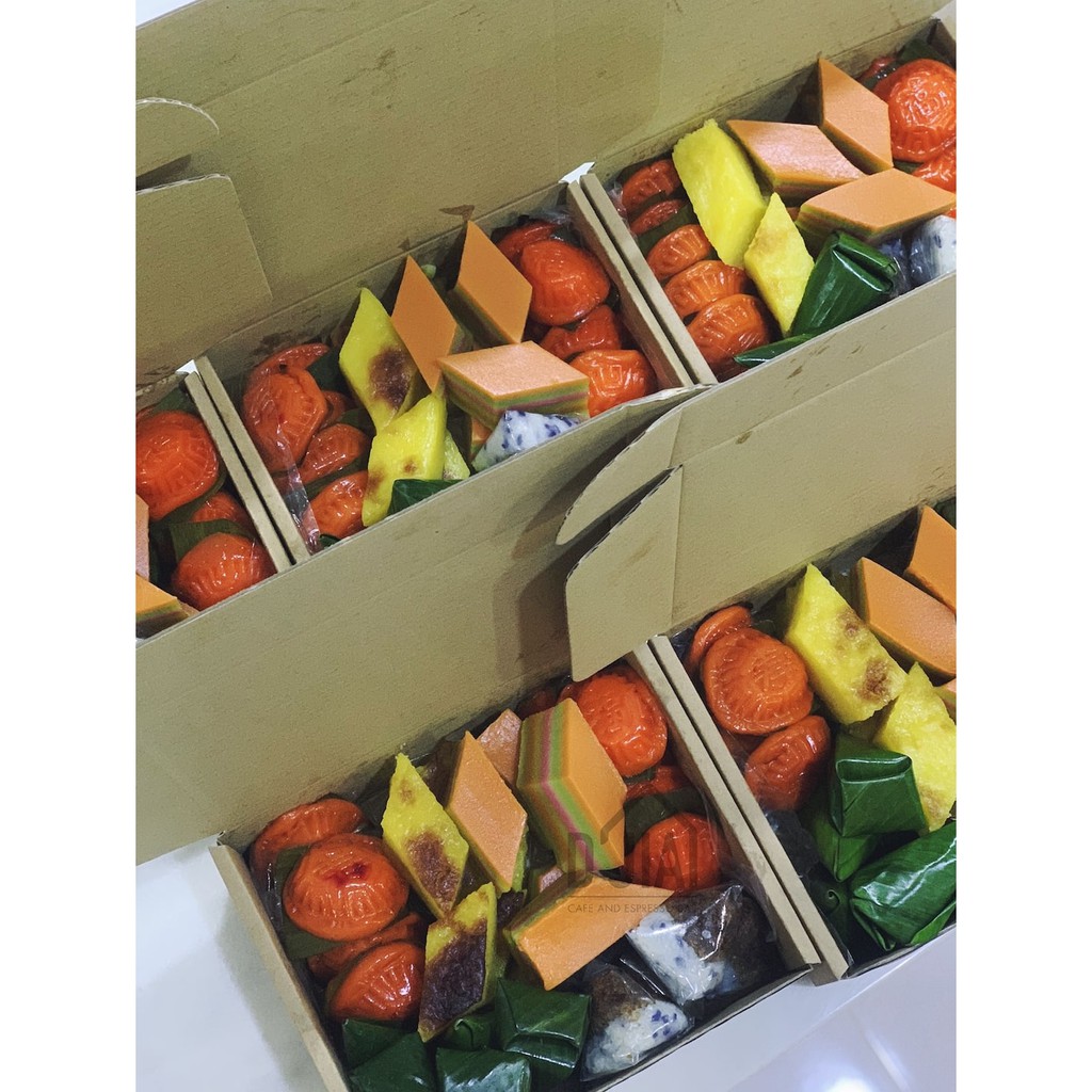 Traditional Nyonya Kuih Box / Party / Event /Surprise 娘惹糕礼盒 | Shopee ...