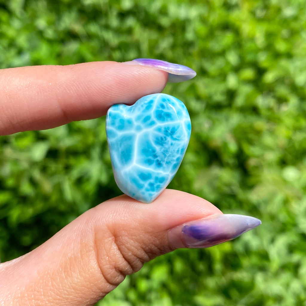 [Glace Crystals] Half Heart Larimar Carving with Beautiful Volcanic ...