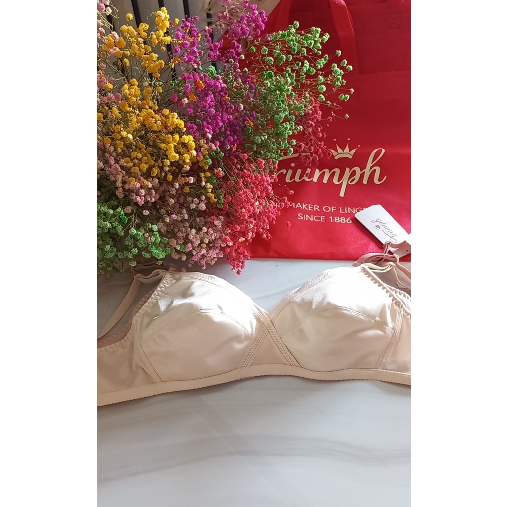 TRIUMPH BRA D151 Is a bra without underwire, without padding Sizes A75, B75, A80, B80, A85, B85 ...