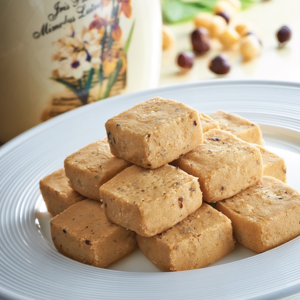 [Mdm Ling Bakery] Hazelnut Cookies 310g (奶油榛果饼干) [Halal-Certified ...