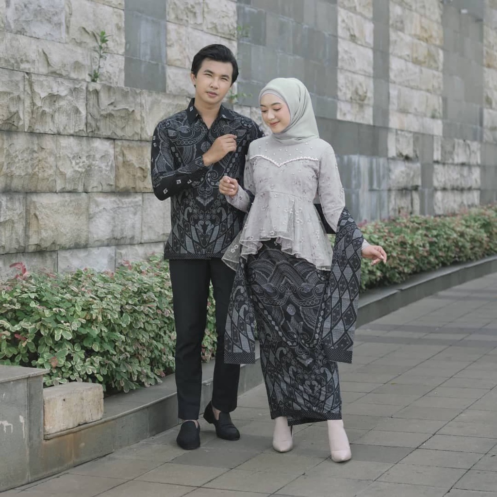 KATUN Modern COUPLE KEBAYA Engagement KEBAYA Latest Graduation Proposal ...