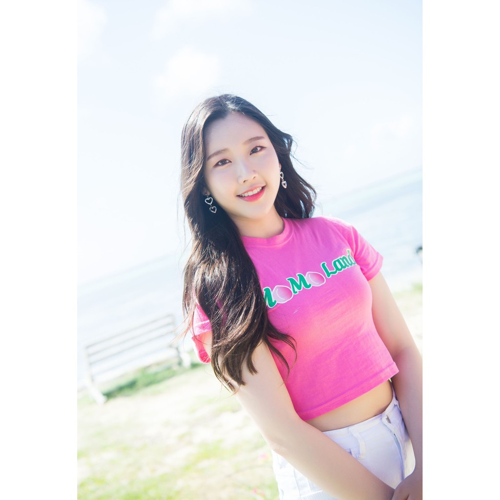 Nayun Poster Mr.un MOMOLAND Korean Girl Group K-pop kpop Picture Music ...