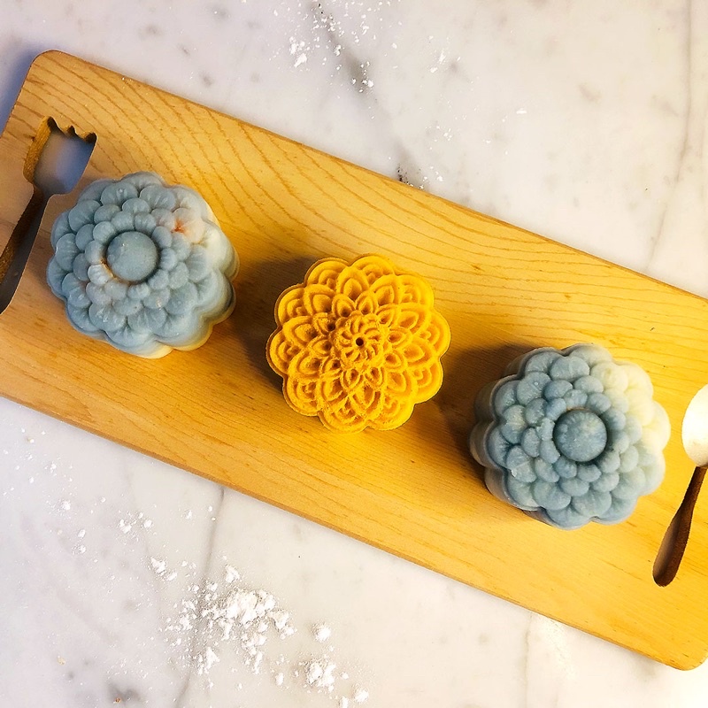 Pawmeal Box of 2 Snowskin Mooncake For Dogs Salmon and Pork Flavours ...