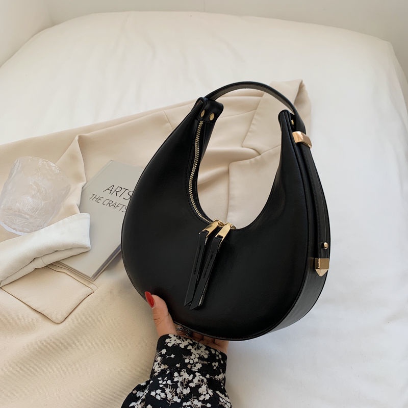 [SWEET] This Year's New Style Niche Crescent Bag High-End Sense One ...