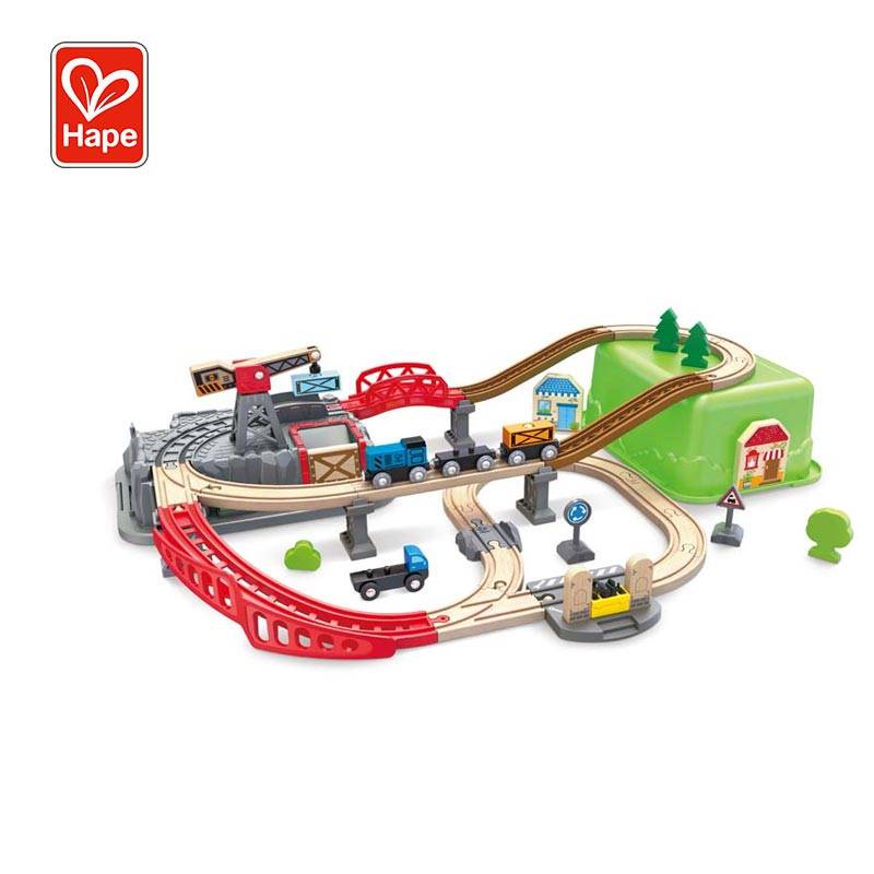 Hape E3764 Railway Bucket Builder Playset for Kids age 3+ | Shopee Singapore