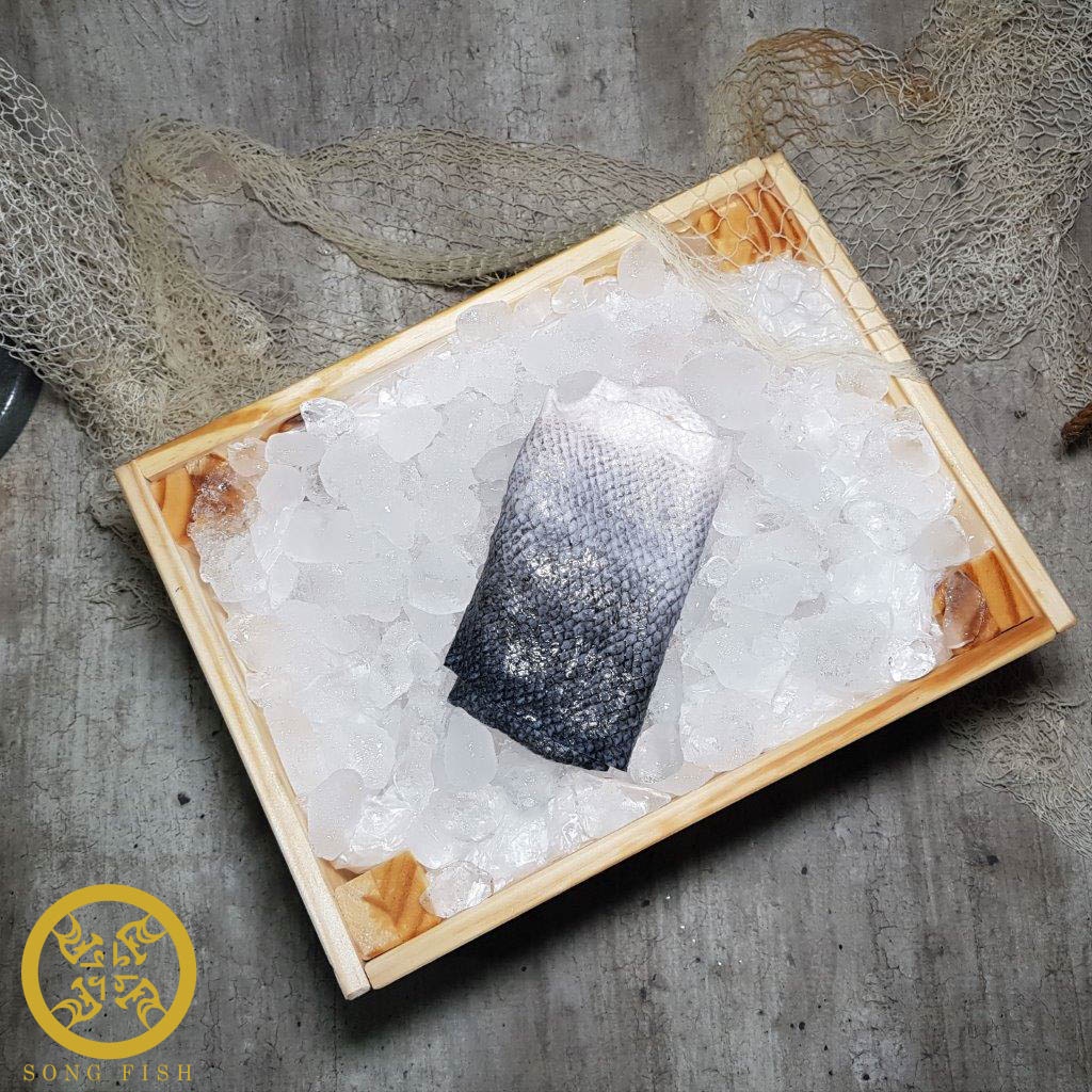 [Song Fish] Salmon Skin, Frozen, 1pc | Shopee Singapore