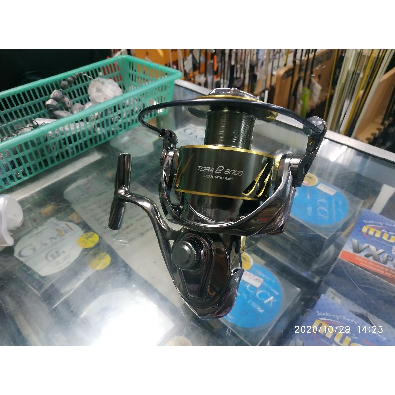 Fishing Reel Fugu Tora 2 1000-6000 and Fugu Tora Special Color 6000 ...