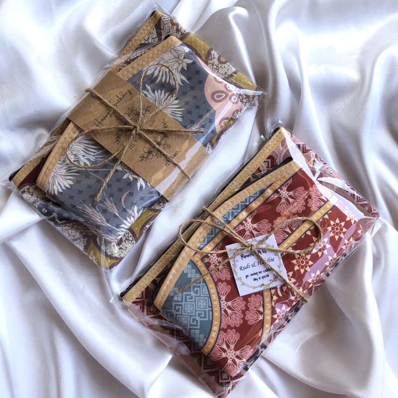 Buy 1 Get 2 Souvenir Wallet Batik Pouch Small & Large (1kg=30set ...