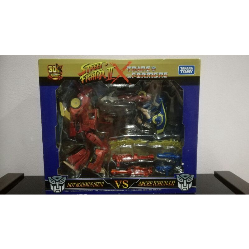 Takara Tomy Transformer crossplay Street Fighter 2 Arcee vs Hot Rodimus ...