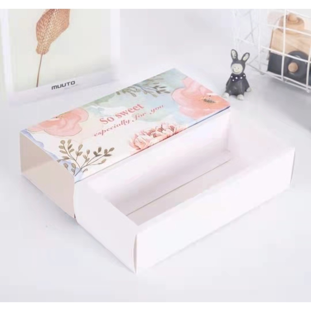 🇸🇬 Floral box packaging -(So sweet) pineapple tart cookie mooncake ...