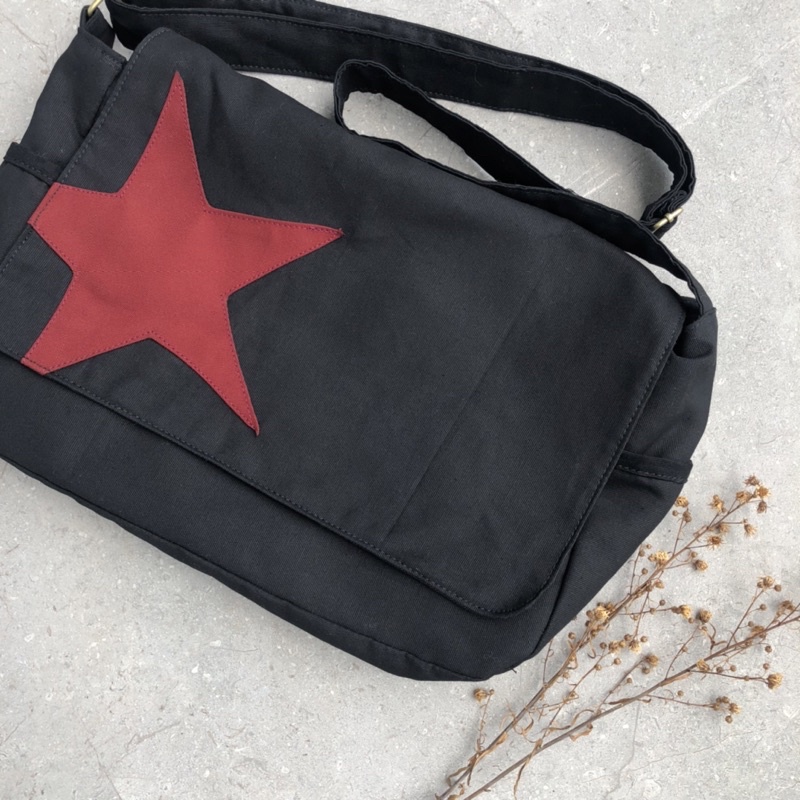 STAR MESSENGER BAG [MAROON BLACK] | Aesthetic messenger bag | Fairycore ...