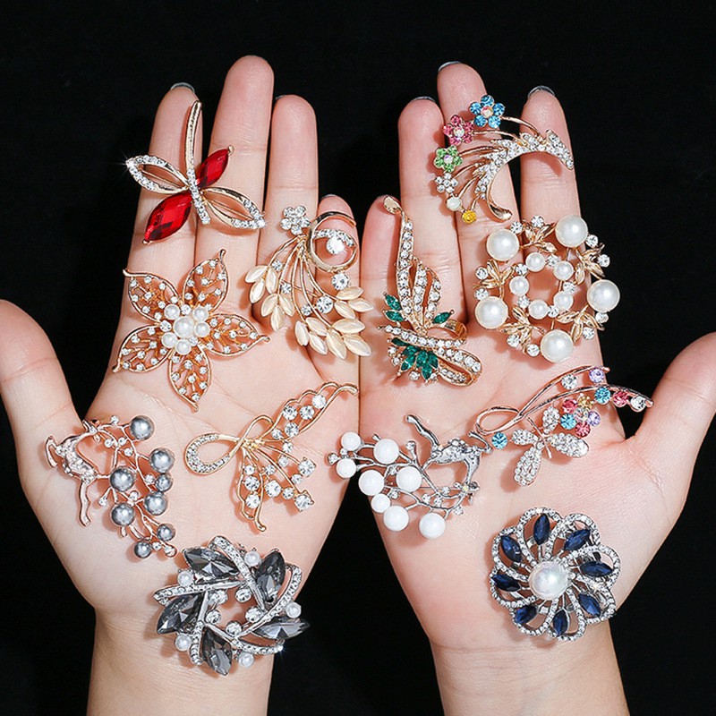 Elegant Retro Flower Brooch Pin High-end shine Rhinestones Brooch ...