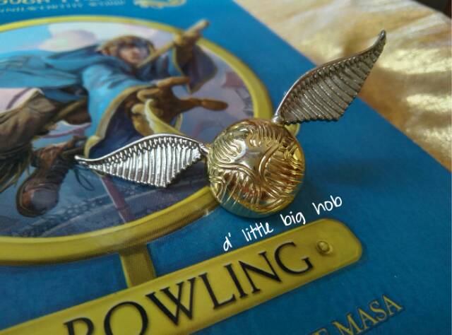 GOLDEN SNITCH PIN HARRY POTTER QUIDDITCH HOWARTS GRYFFINDOR SLYTHERIN ...