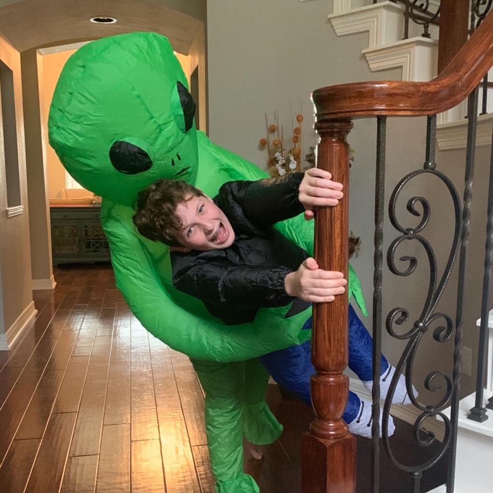 Halloween Ghost Hugging Inflatable Costume Alien Et Props Inflatable ...