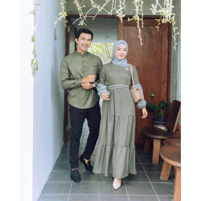 Muslim Couple - Father And Mother Family Couple - Muslim Uniform ...