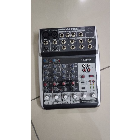 Behringer XENYX-Q802USB Premium 8 Input Portable Mixer with USB Audio ...