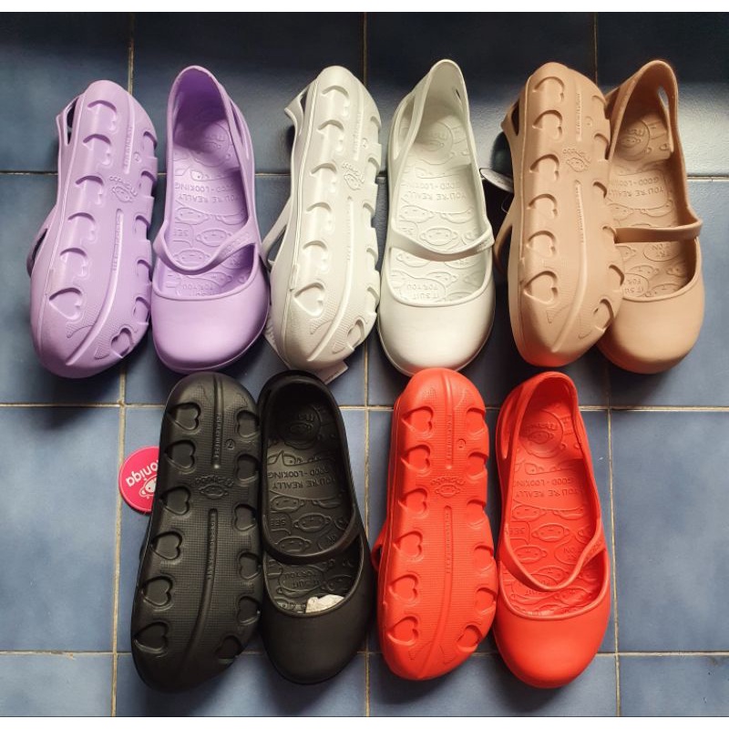 S.monobo Shoes Can Wade Through The Water. There Are Many Colors ...