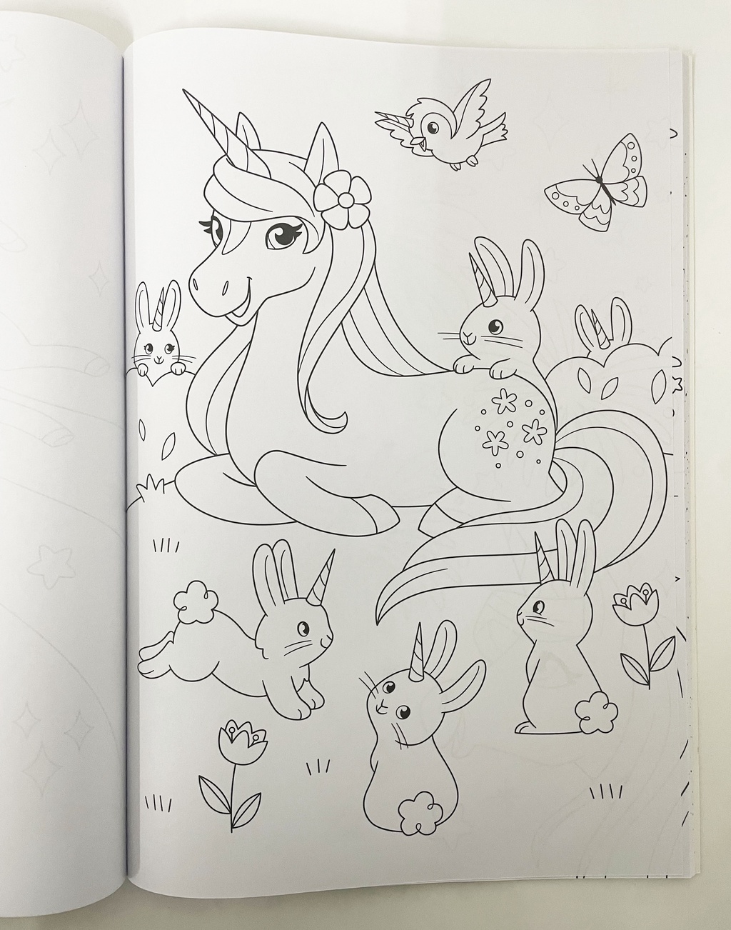 Unicorn Colouring Book for Kids with 50 pages to Color Magical Unicorns ...