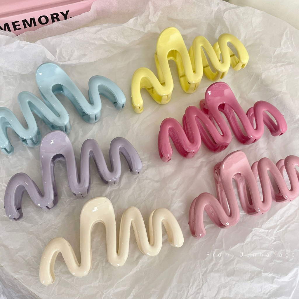 Cream color small crowd design sense wave clip back of the head hair ...