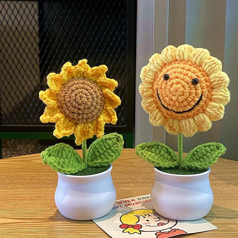 Graduation Season Smiling Sunflower Weaving Smiling Face Sunflower ...