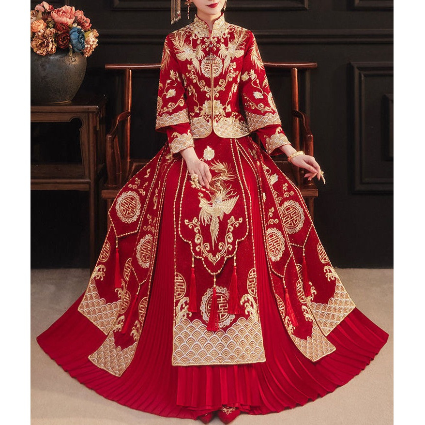New Chinese Style Xiuhe Wedding Dress a Chaplet and Official Robes ...