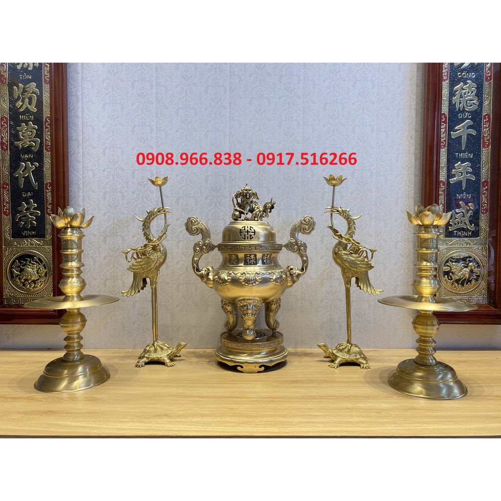 The Five Things Clams 60 Set displays the Altar to bring longevity and ...