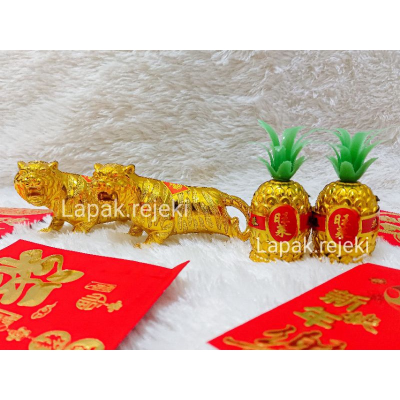 Candy Filled Tiger Display / Candy Filled Pineapple Display / Candy ...