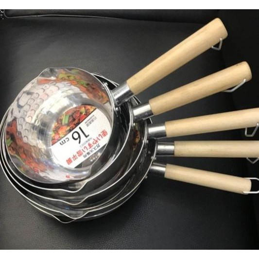 ALUMINIUM SNOW FLAT PAN WITH WOODEN HANDLE | Shopee Singapore