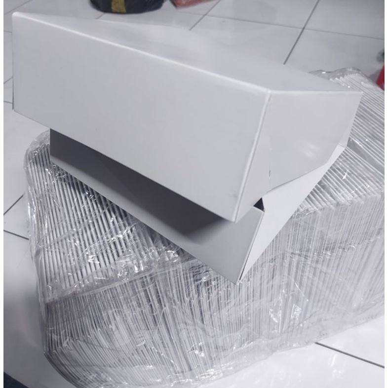 PUTIH Plain White Raft box Size 18x18cm/ Plain White box Glued/ White ...