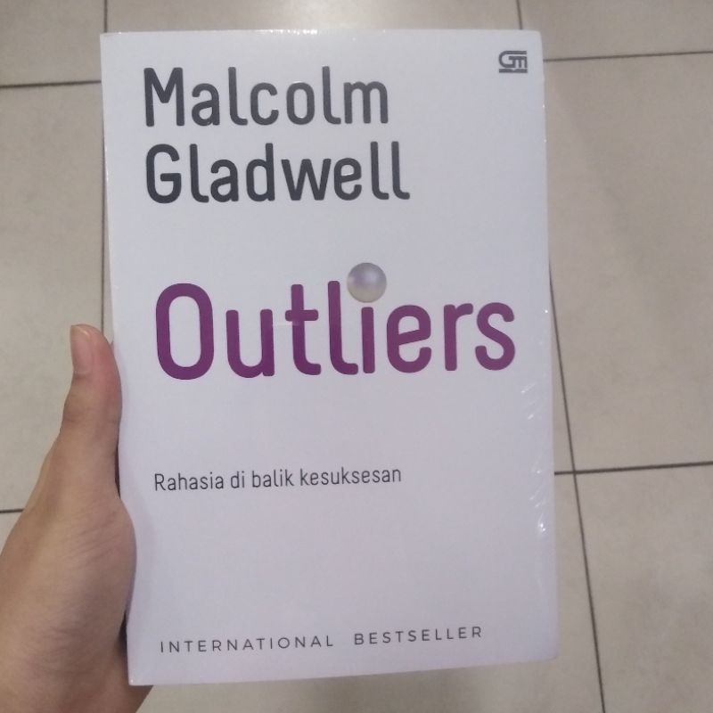 Outliers - Malcolm Gladwell (indonesian Language) | Shopee Singapore