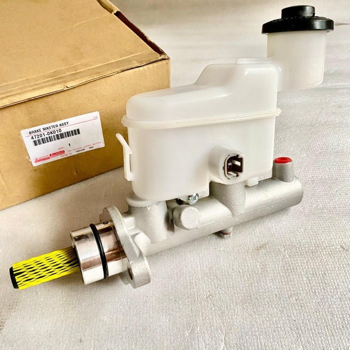 Upper Brake Master Cylinder Toyota 47201-0K010 Toyota Inova Fortuner ...