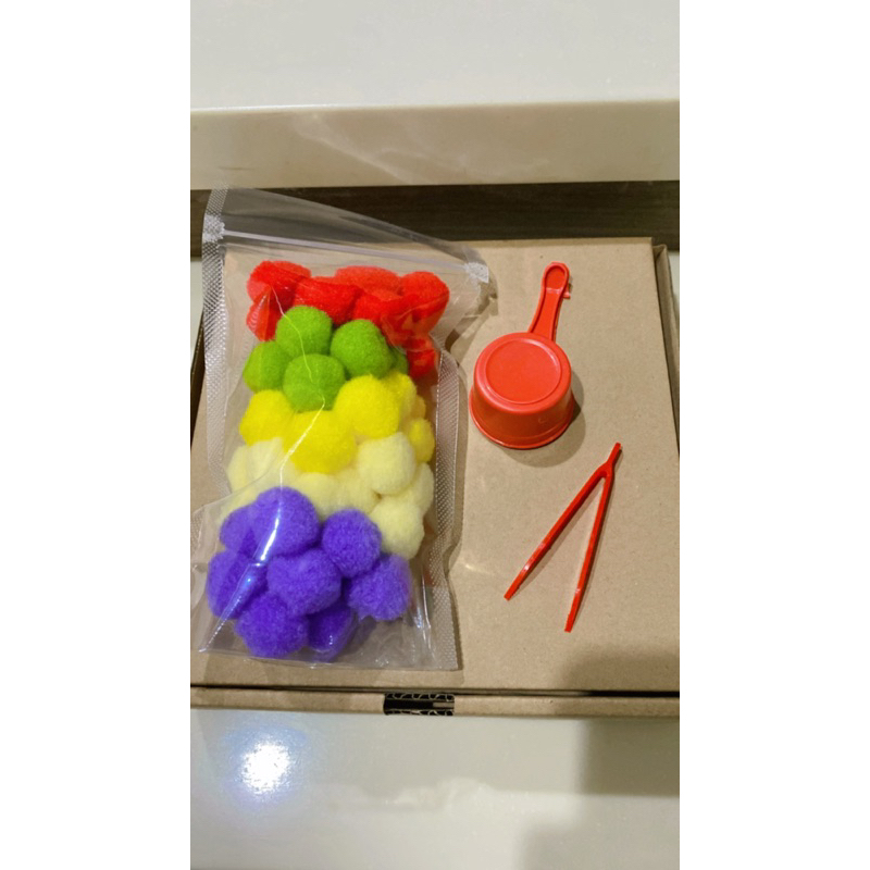 Pom POM montesorri children 2.5 cm contains 50 (plus twizzer + small ...