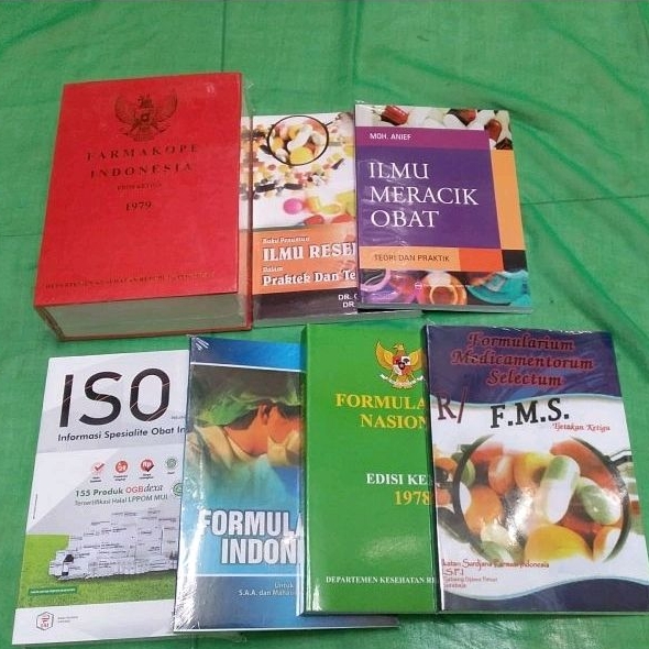 Package Of 7 Pharmaceutical Books (Pharmacopoe 3, vanduin ilres, imo ...