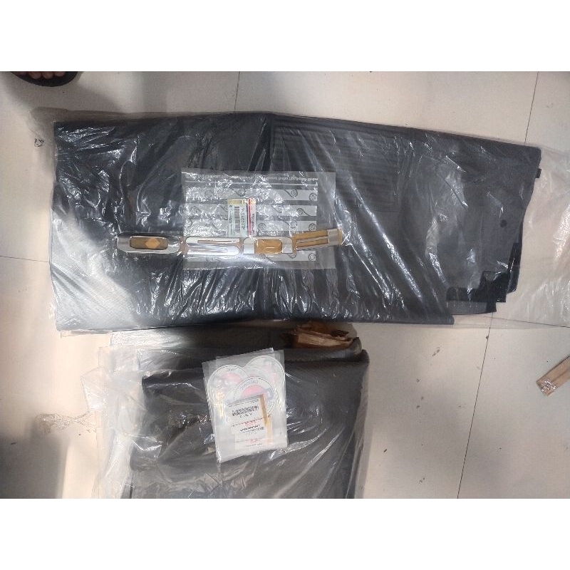 Original L300 floor carpet (2 pcs). ced glass sticker logo (5 pcs ...