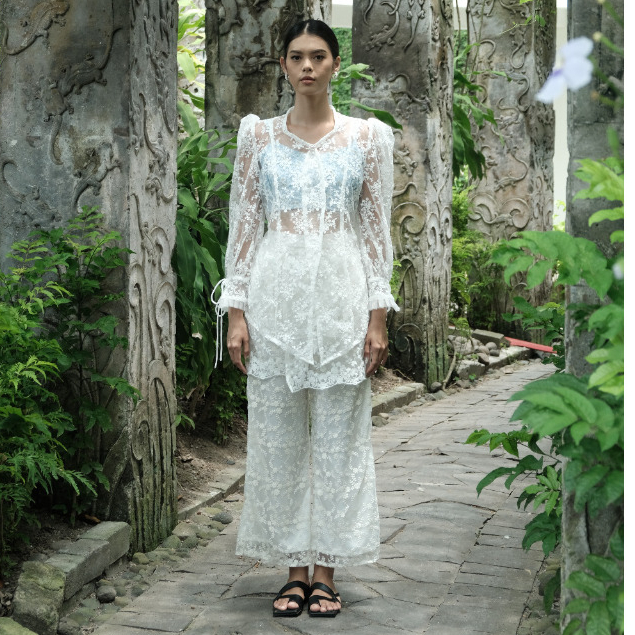 Mera and Brisa - Jianti Top (Not inner inlcude) | Shopee Singapore