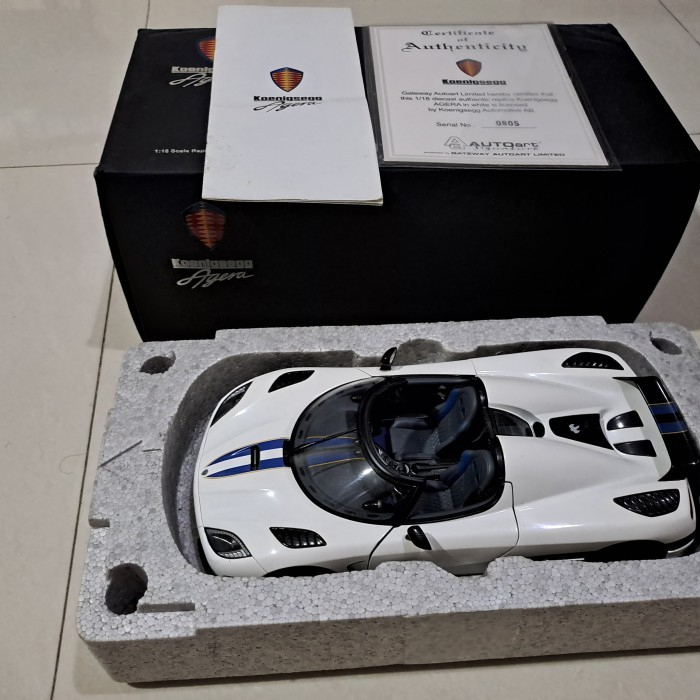 PUTIH New Autoart Signature Koenigsegg White Scale 1/18 Complete ...