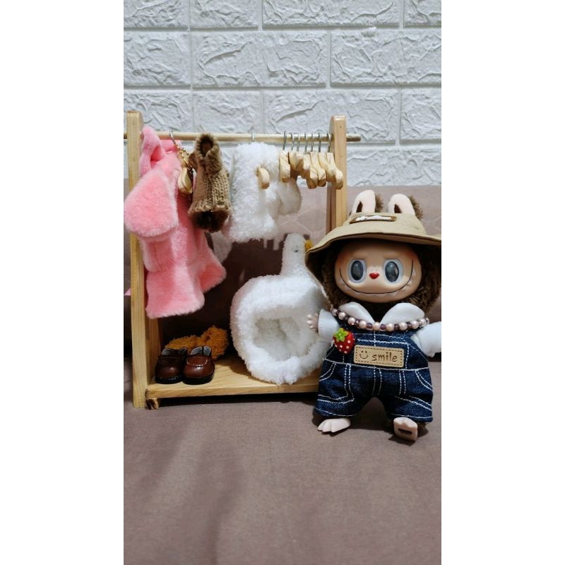 Miniature triangular mini hanging rack for clothes dolls (labubu ...