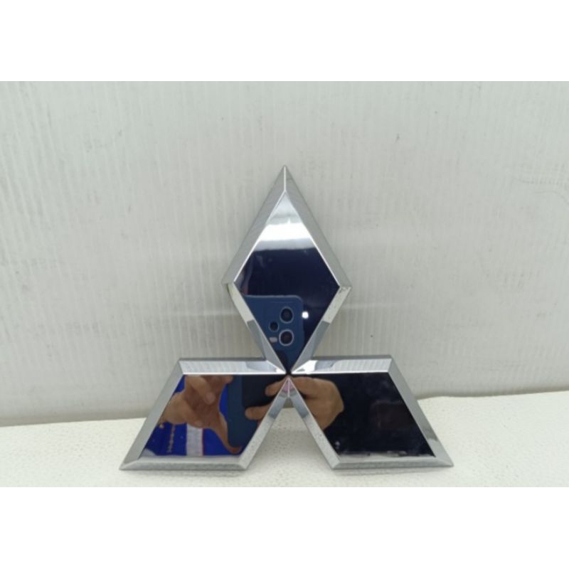 Three diamond Logo Emblem for the front grille of the original ...