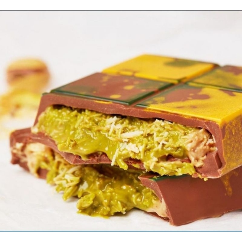 Dupe chocolate dubai viral Pistachio Kadayif chocolate cokat dubai ...