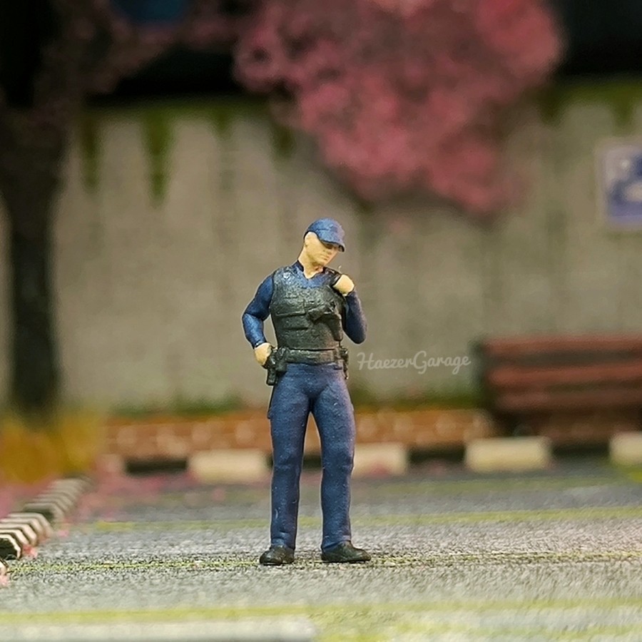 HG Figure Security Guard Radio 1/64 Scale Military Police Post Diorama ...