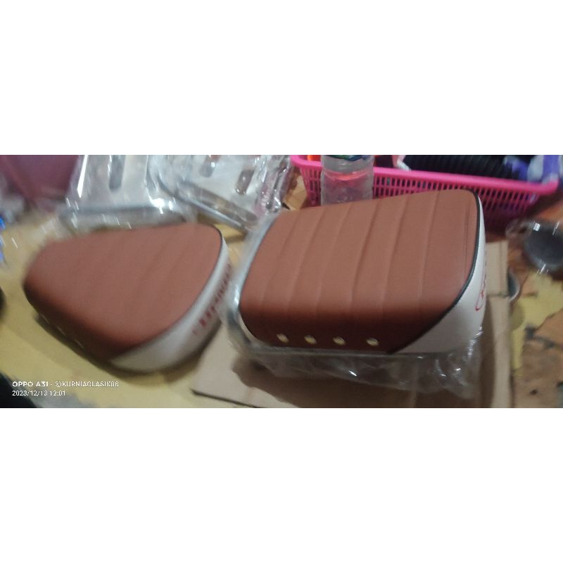 PUTIH HITAM Jhok SADEL SEAT SEPARATE PISPOT SET PANGKON SEAT HONDA C50 ...