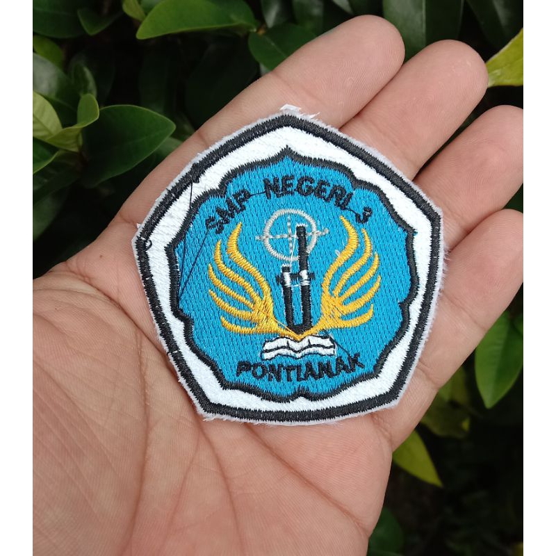 Junior High School Embroidery LOGO/School LOGO/School Symbol/High ...