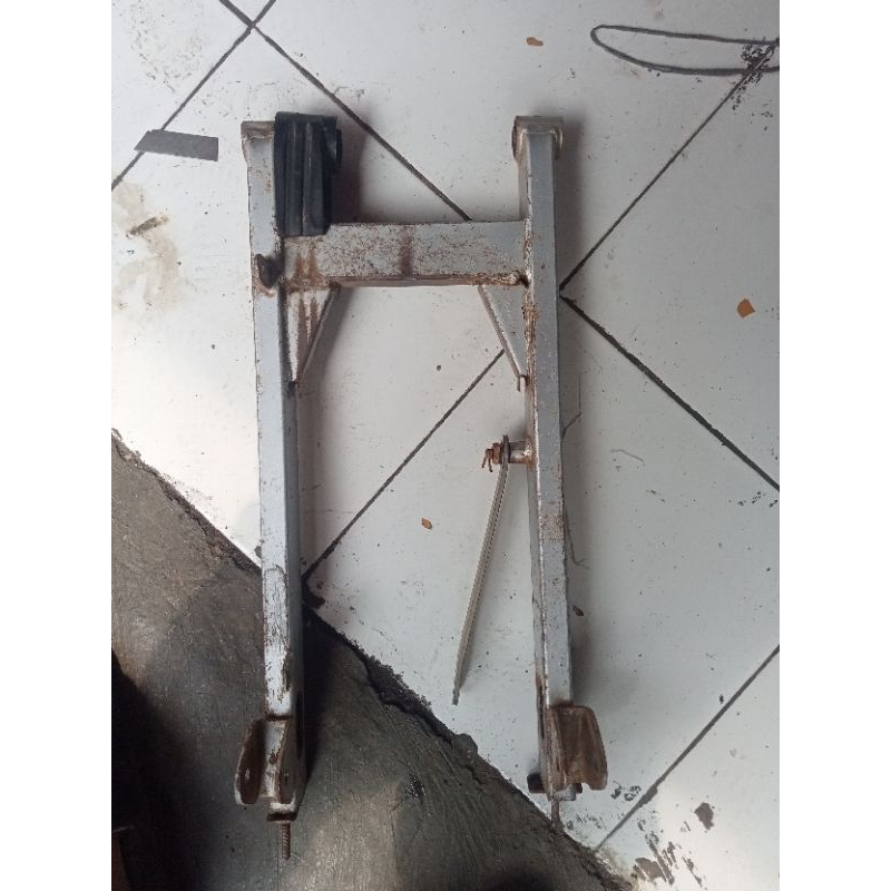 Swing arm chassis Suzuki Shogun 125 semes original removed from ...